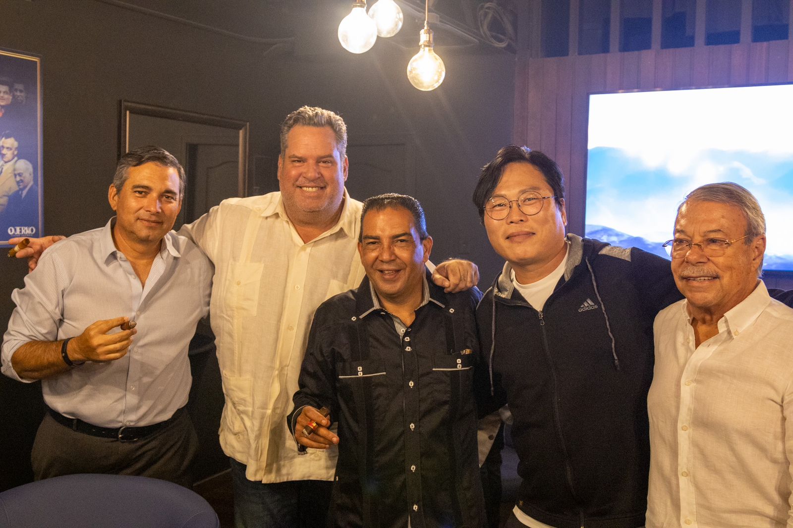Jerko Cigar Lounge, lo nuevo en Honduras - Humo Latino