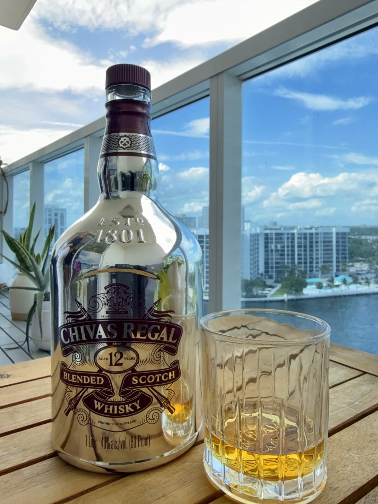 Chivas Regal 12 años, suave y afrutado - Humo Latino